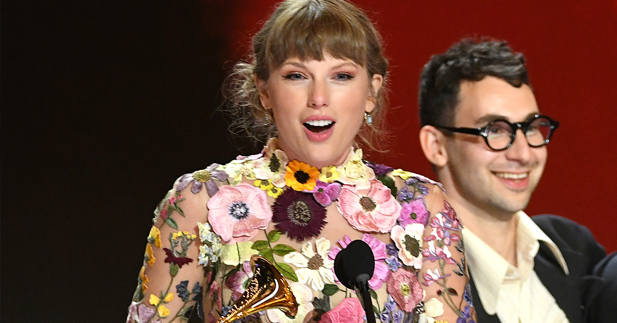 Taylor Swift Breaks Another Record With ‘Evermore’ - POPSTAR! Taylor Swift Breaks Another Record With ‘Evermore’ - POPSTAR!