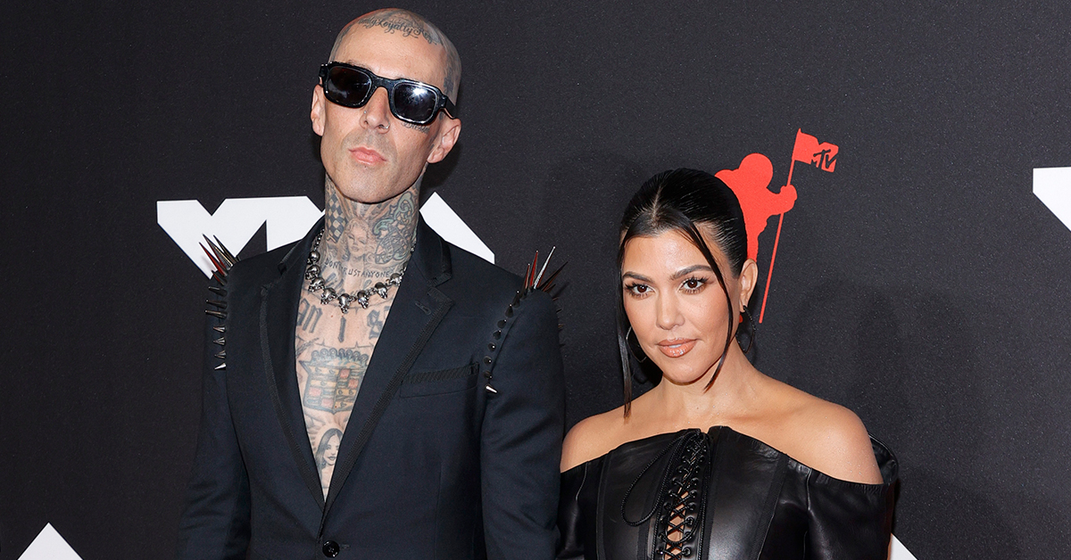 Kourtney Kardashian & Travis Barker Got Married In Vegas! - POPSTAR!
