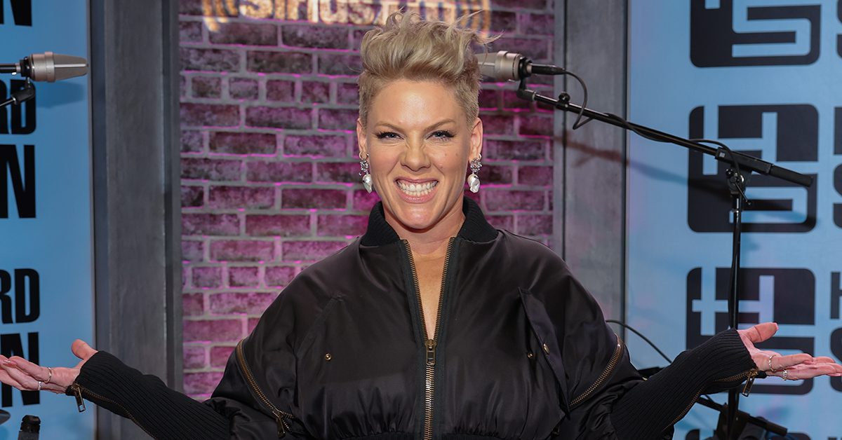 Pink Shocked As Fan Throws Mother’s Ashes Onstage - POPSTAR!
