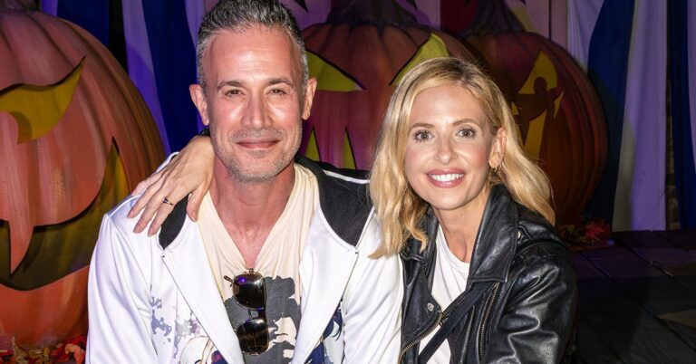 Sarah Michelle Gellar & Freddie Prinze Jr. Scrap Halloween Costumes In ...