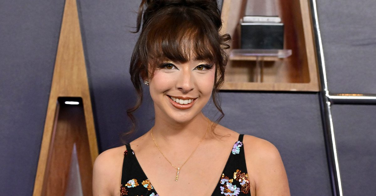 ‘Modern Family’ Star Aubrey Anderson-Emmons Comes Out as Bisexual Via ...