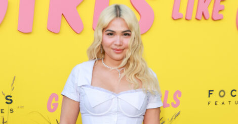 Hayley Kiyoko Debuts ‘Girls Like Girls’, Her Directorial Debut Starring ...